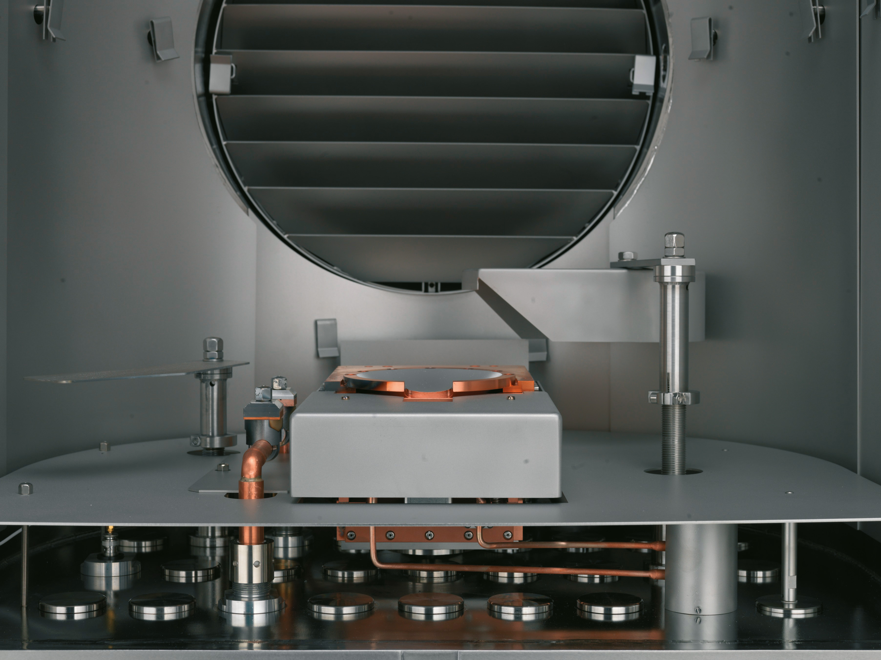 蒸镀源和基板挂架